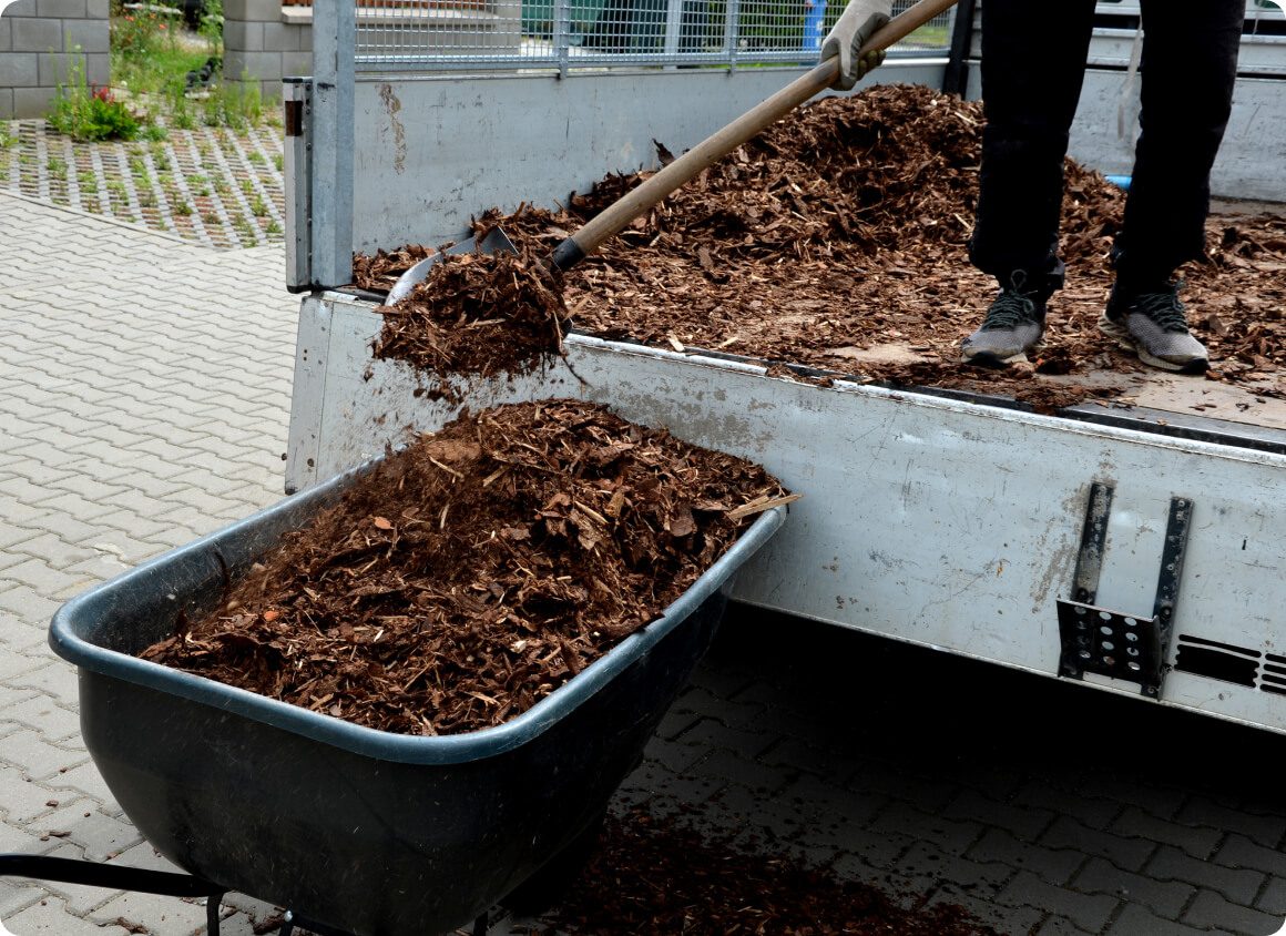 Mulch Pick Up - Musselman Landscaping | Indianapolis Mulch Delivery